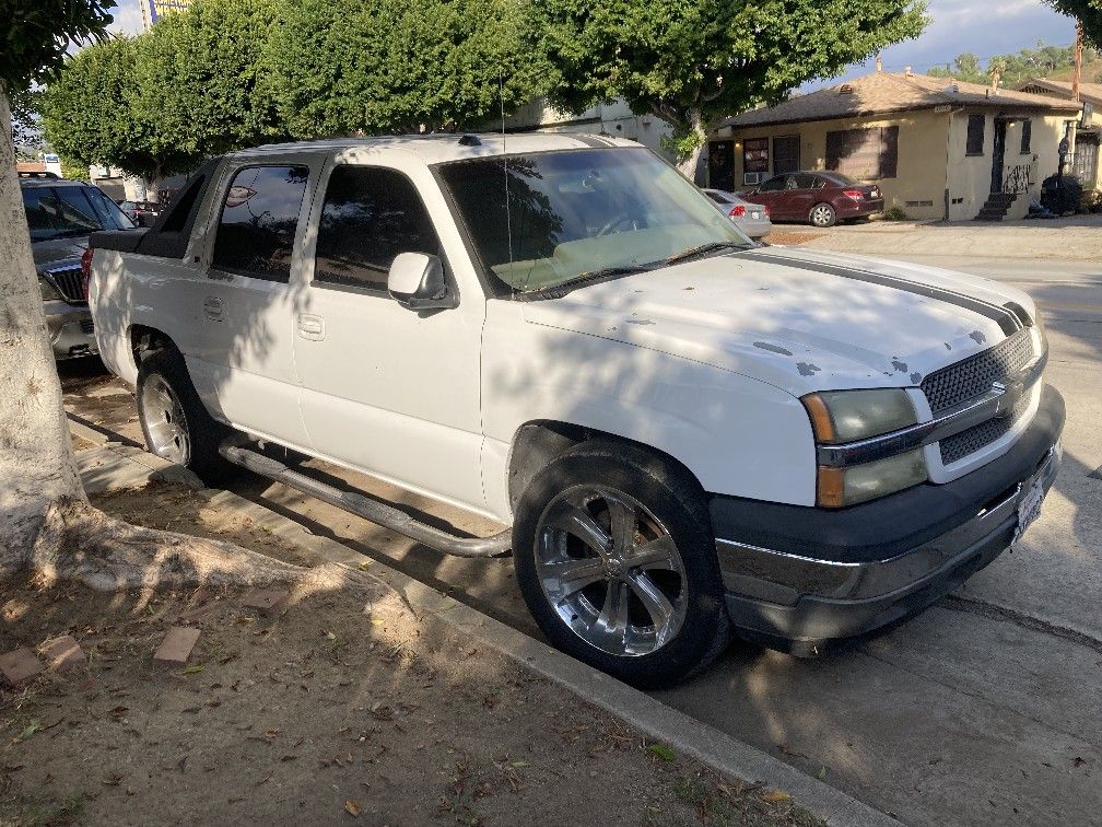 2005 Chevrolet Avalanche Parts for Sale in Los Angeles, CA - OfferUp