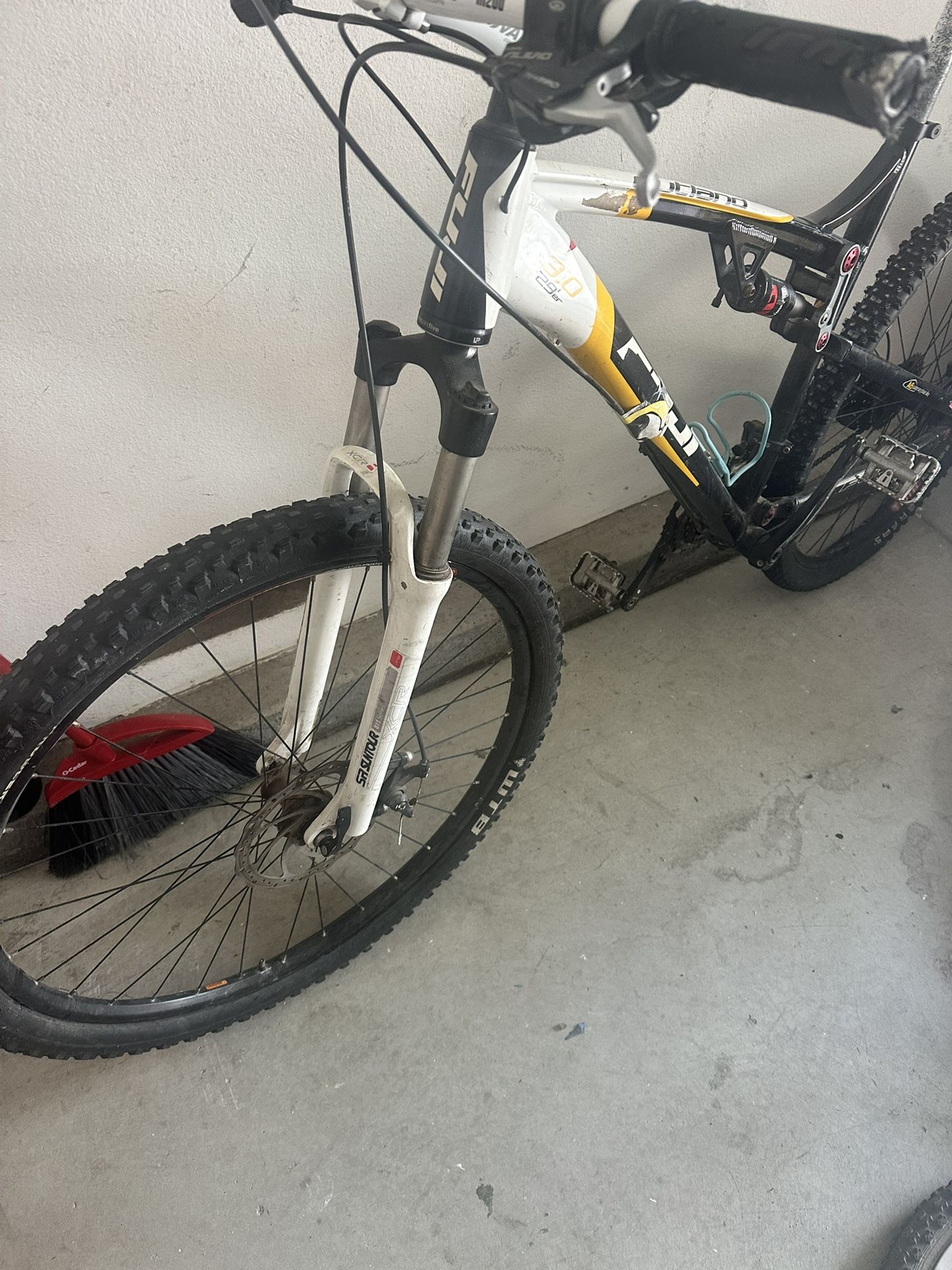 Fuji Outland 29er Full-Suspension Mountain Bike for Sale in San Marcos ...