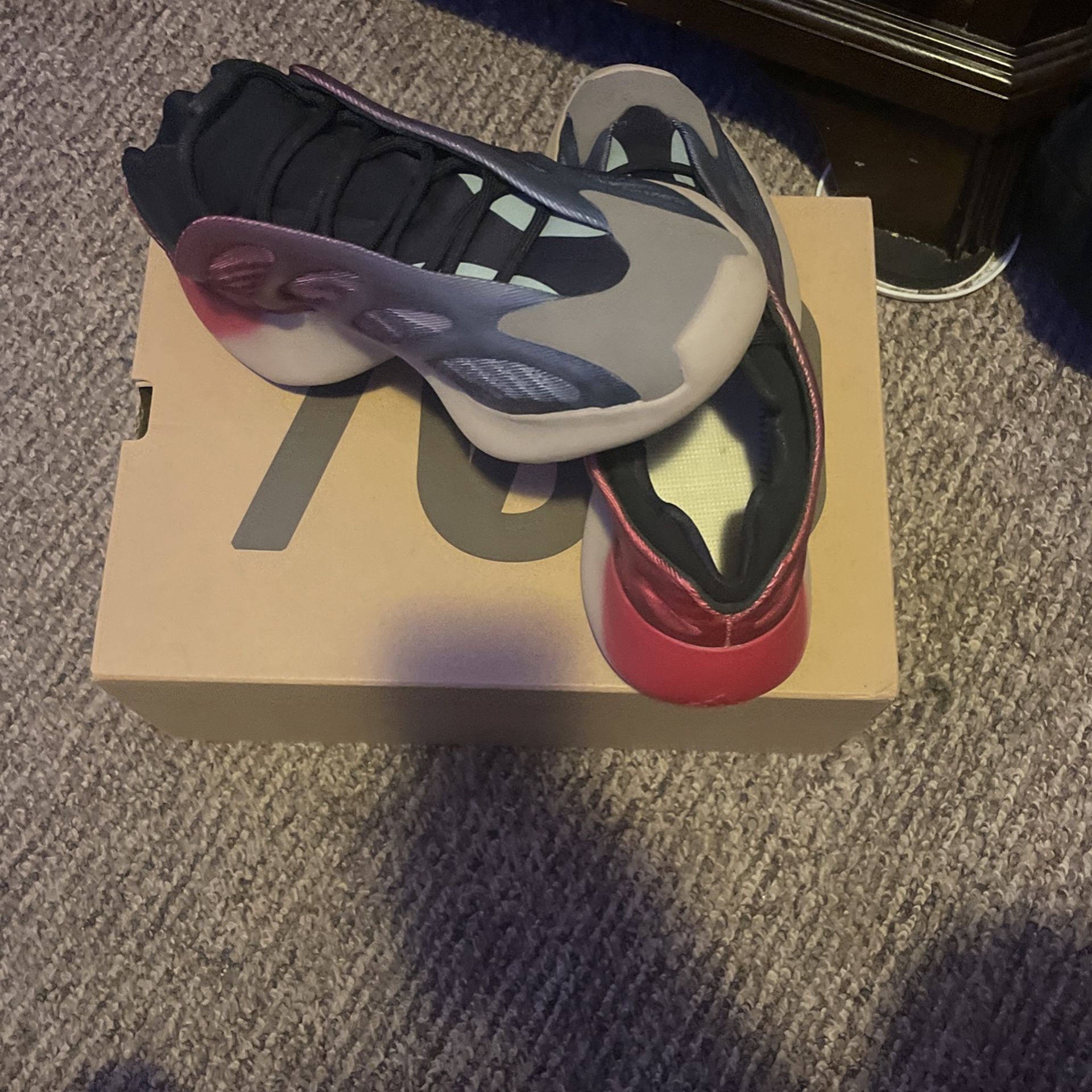 Yeezy 700 Carbon Fade for Sale in Elyria, OH - OfferUp