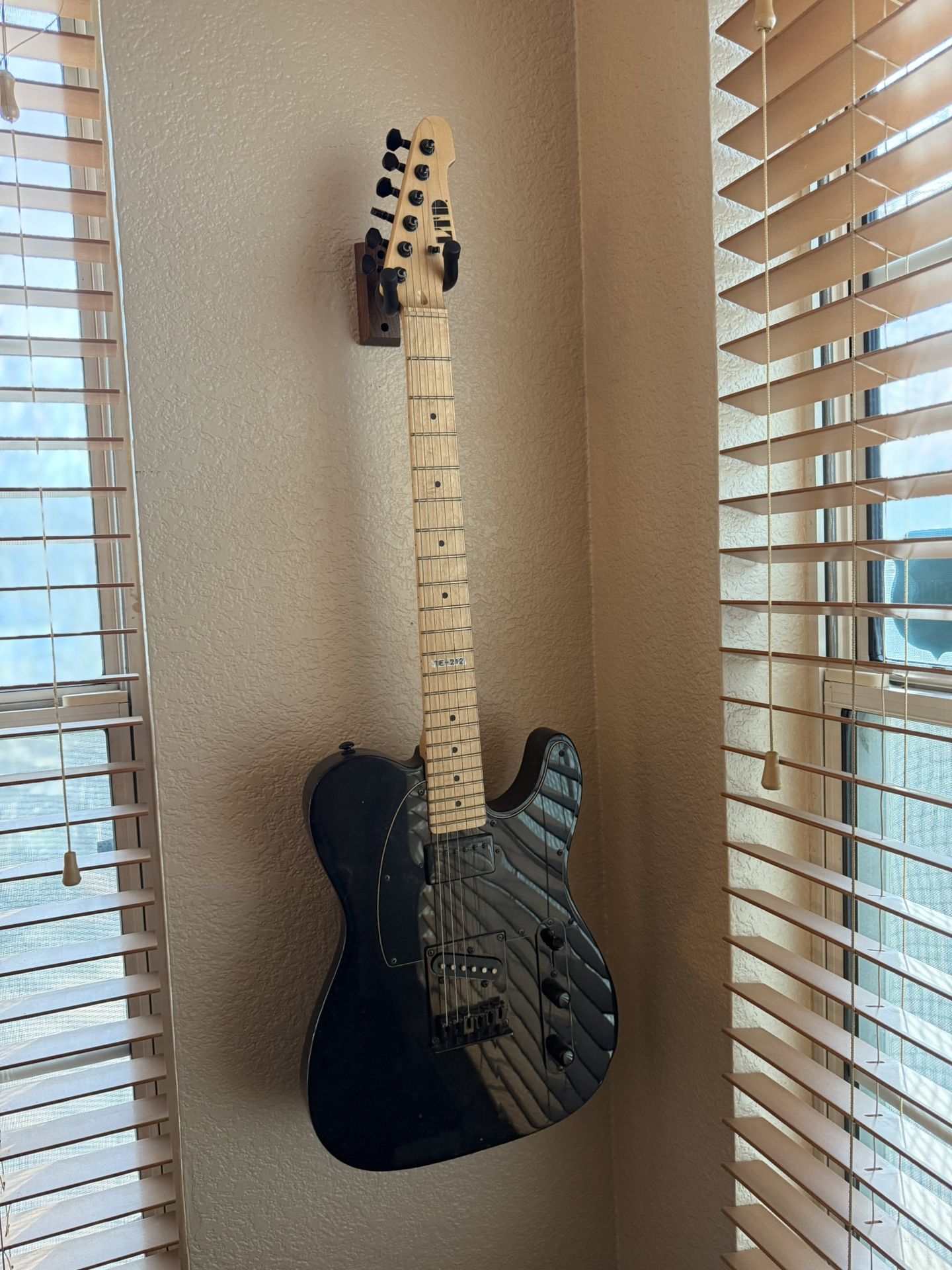 Electric Guitar ESP LTD TE-212 for Sale in Elk Grove, CA - OfferUp