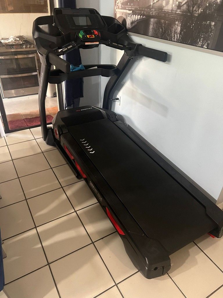 bowflex treadmill t7 for Sale in Miami, FL - OfferUp