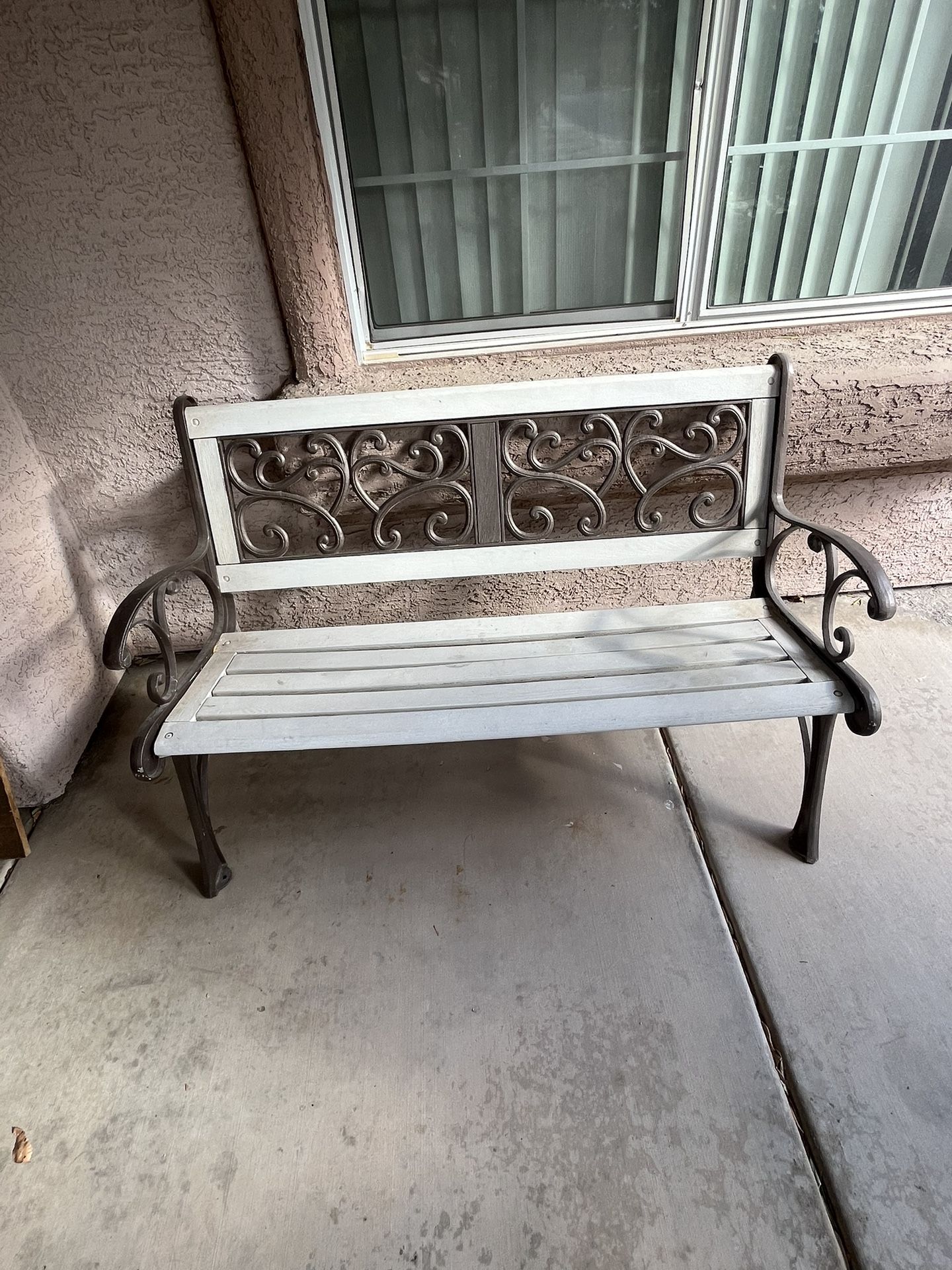 Metal Bench Banca De Metal Y Madera for Sale in Las Vegas, NV - OfferUp