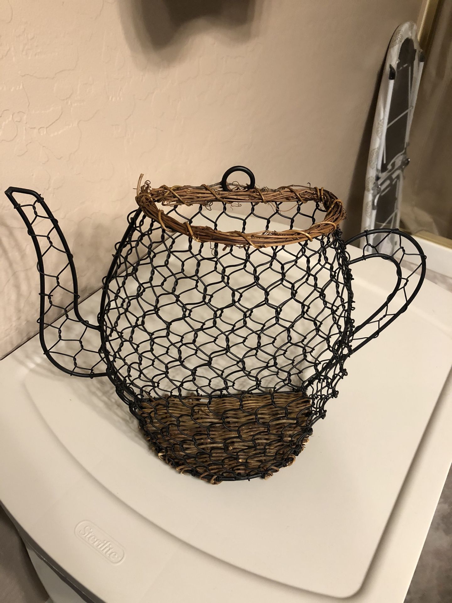 Chicken wire teapot hanging Decour for Sale in Goodyear, AZ - OfferUp