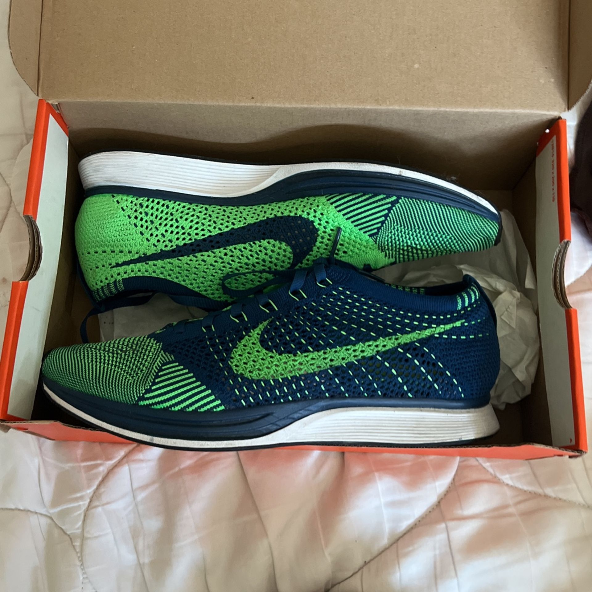 Nike Flyknit Racer for Sale in Los Angeles, CA - OfferUp