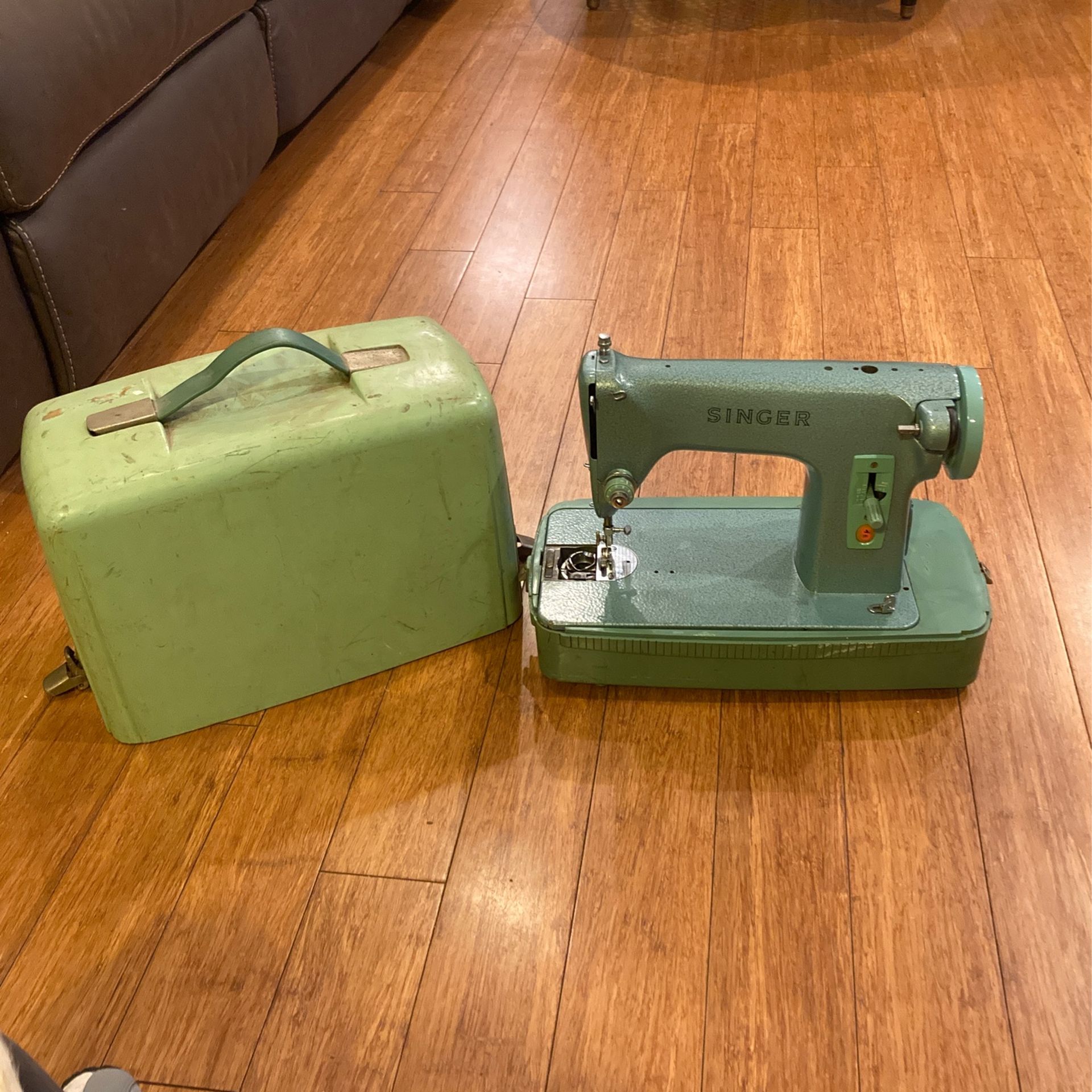 Vintage Singer Sewing Machine Green for Sale in Buena Park, CA - OfferUp