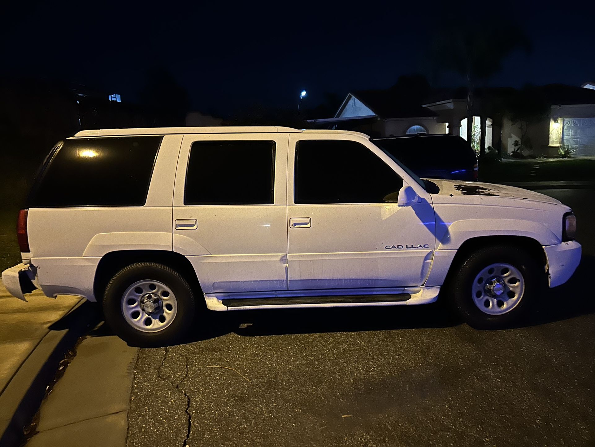 1999 Cadillac Escalade for Sale in Bakersfield, CA - OfferUp