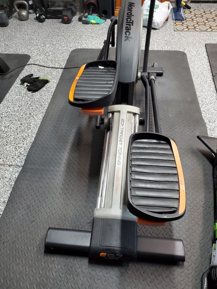 NordicTrack E 8.7 Front Driven Elliptical for Sale in Corona, CA - OfferUp
