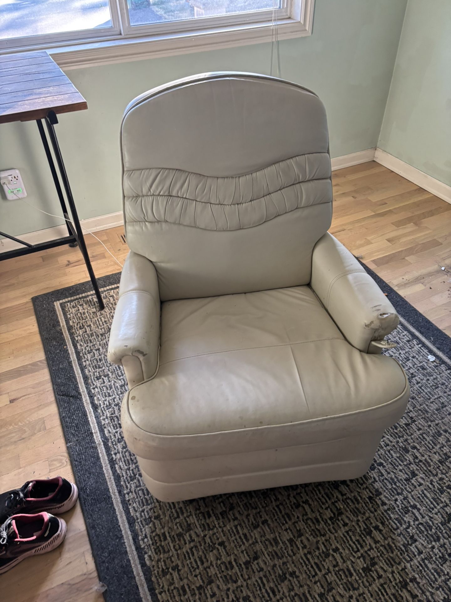 Free Leather Chair Off White for Sale in Everett, WA - OfferUp
