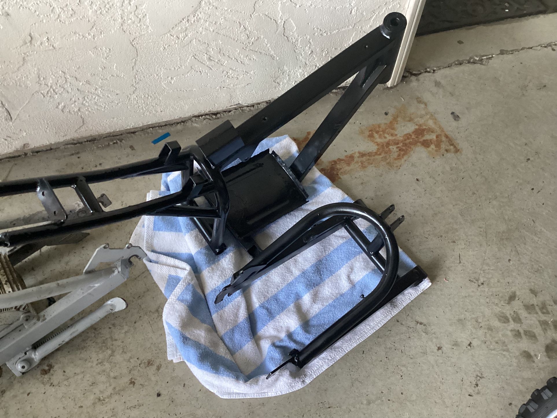 Razor Mx 650 frame and Swing arm (Black) for Sale in Rcho Santa Fe, CA ...