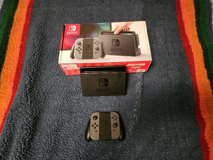 Unpatched Gray Nintendo Switch V1 2017 for Sale in Los Angeles, CA ...