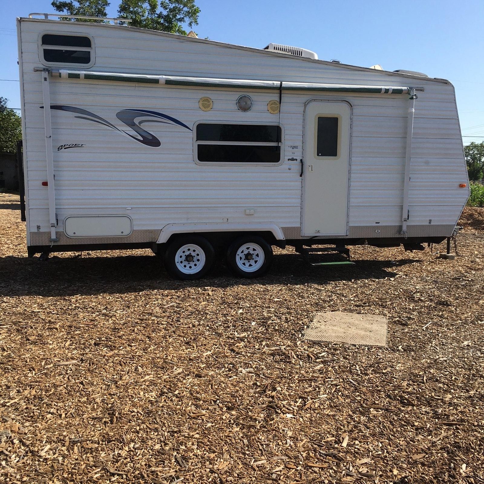 One owner 2006 Sandpiper sport 21 foot toy hauler with generator for ...