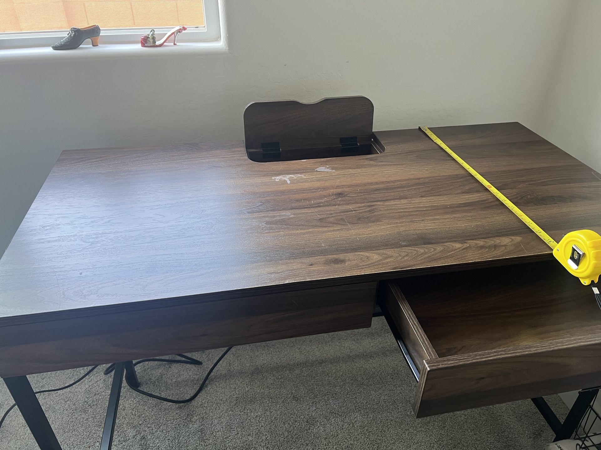 Brown Desk for Sale in Phoenix, AZ - OfferUp