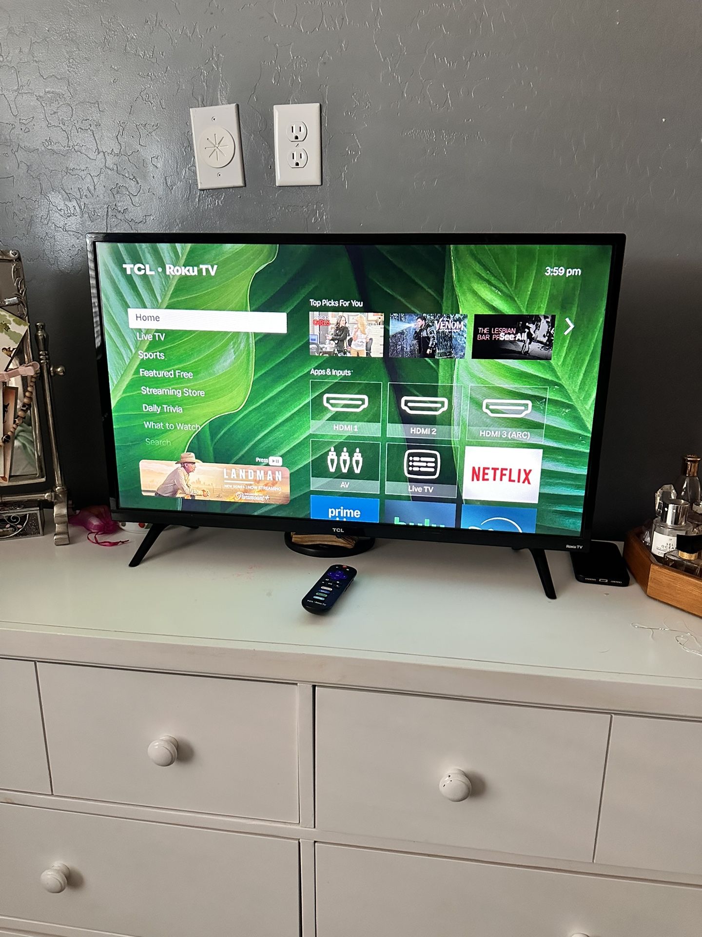 27 inch roku tv. (2 available) for Sale in Laveen Village, AZ - OfferUp