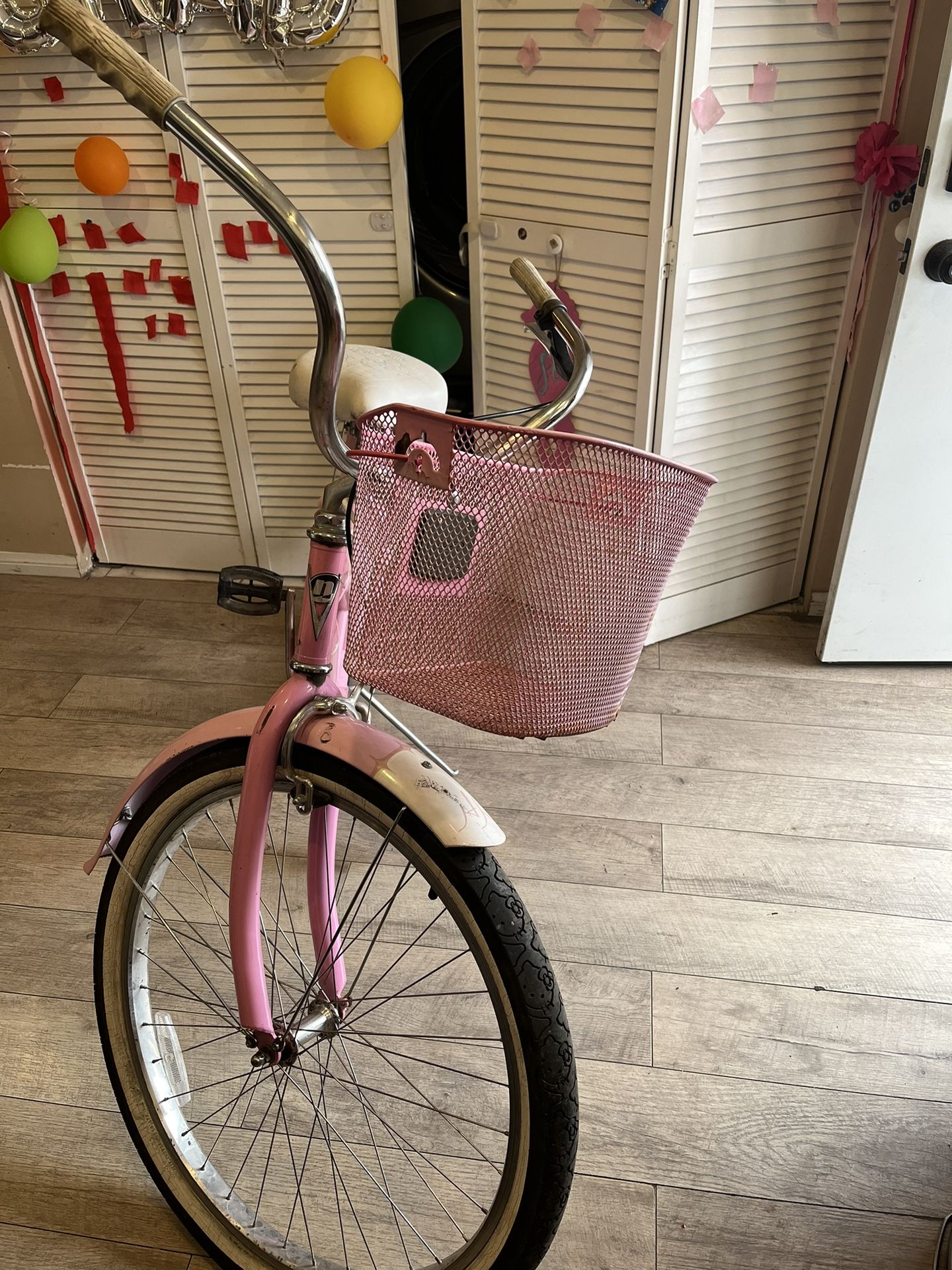 Hello Kitty Beach Cruiser 26
