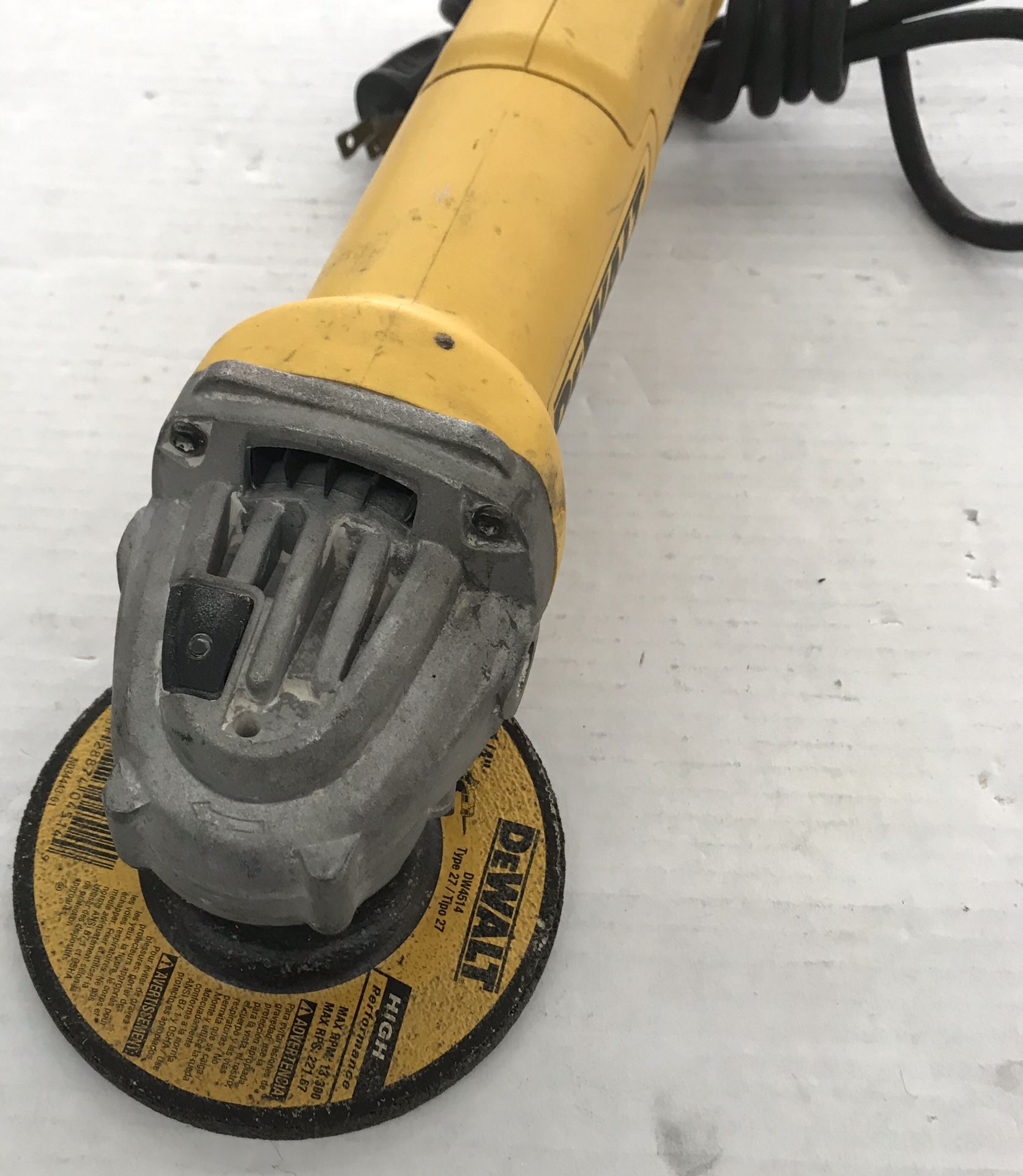 Dewalt dwe402 4 1/2” angle grinder 120v for Sale in Hollywood, FL - OfferUp