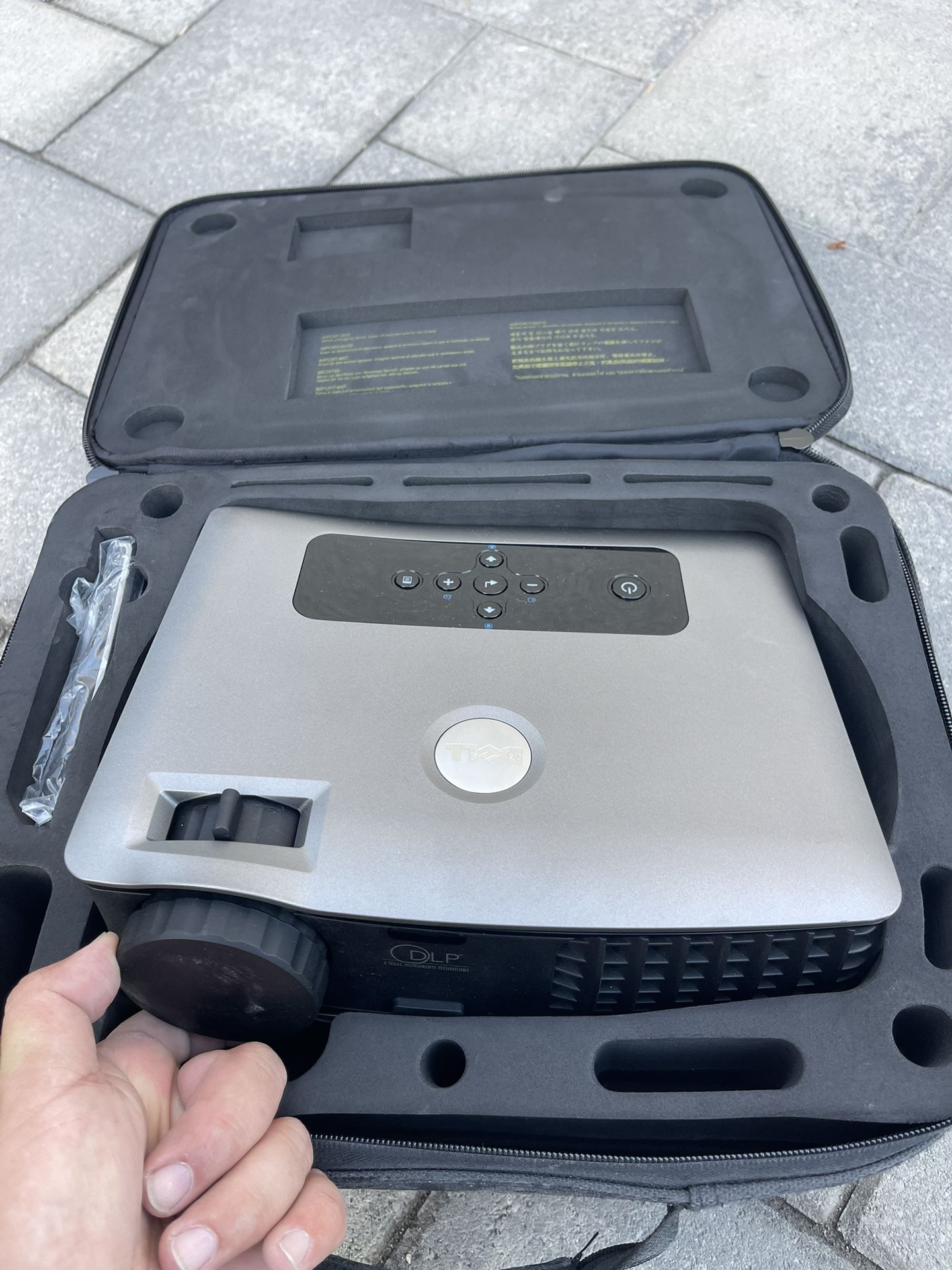 Dell 2400mp Projector for Sale in Orange, CA - OfferUp