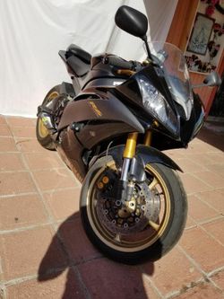 Black Yamaha Yzf R6 2009 Raven Gold