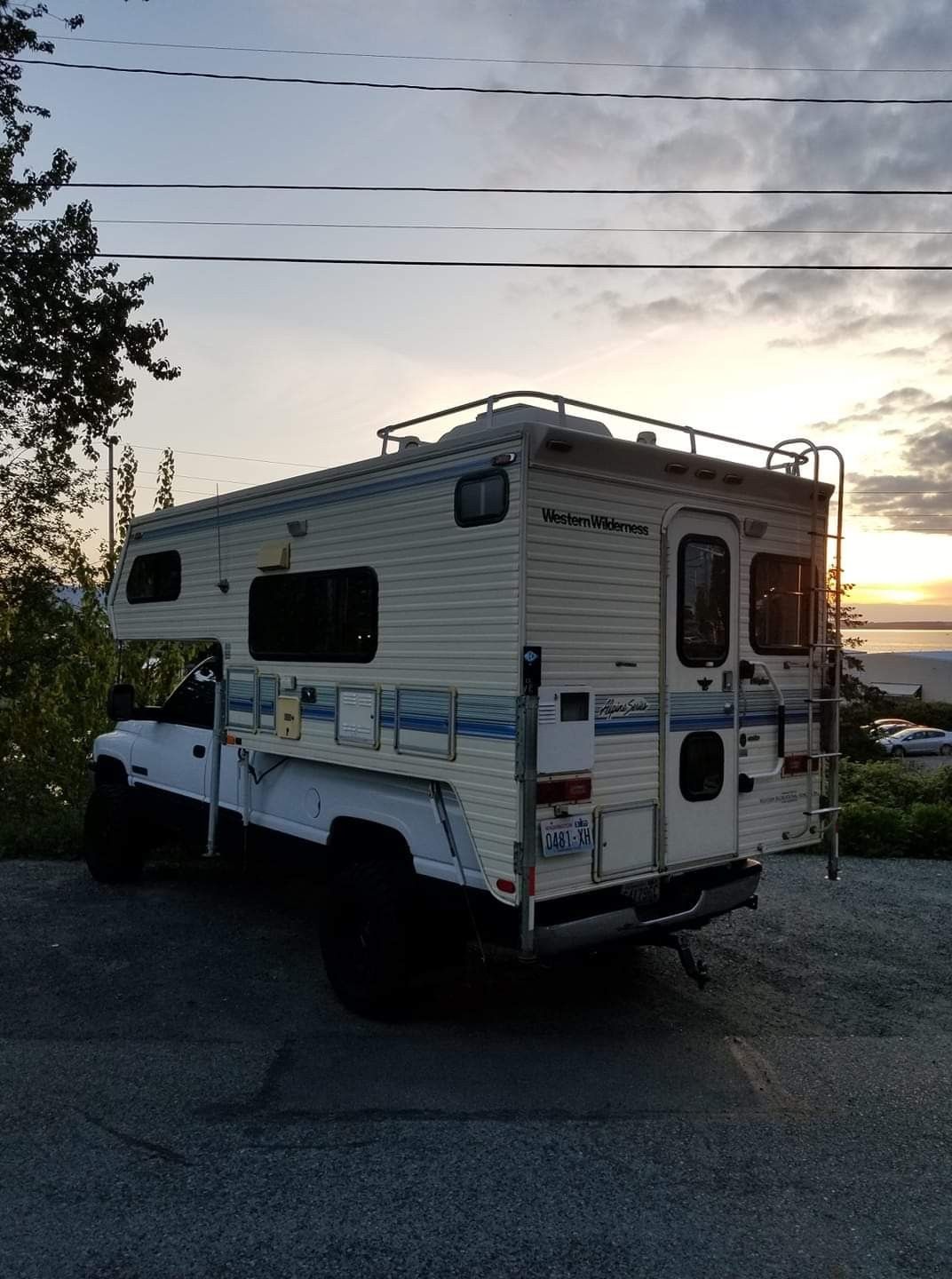 1991 Western Wilderness 9' Alpine Series Camper for Sale in Anacortes ...
