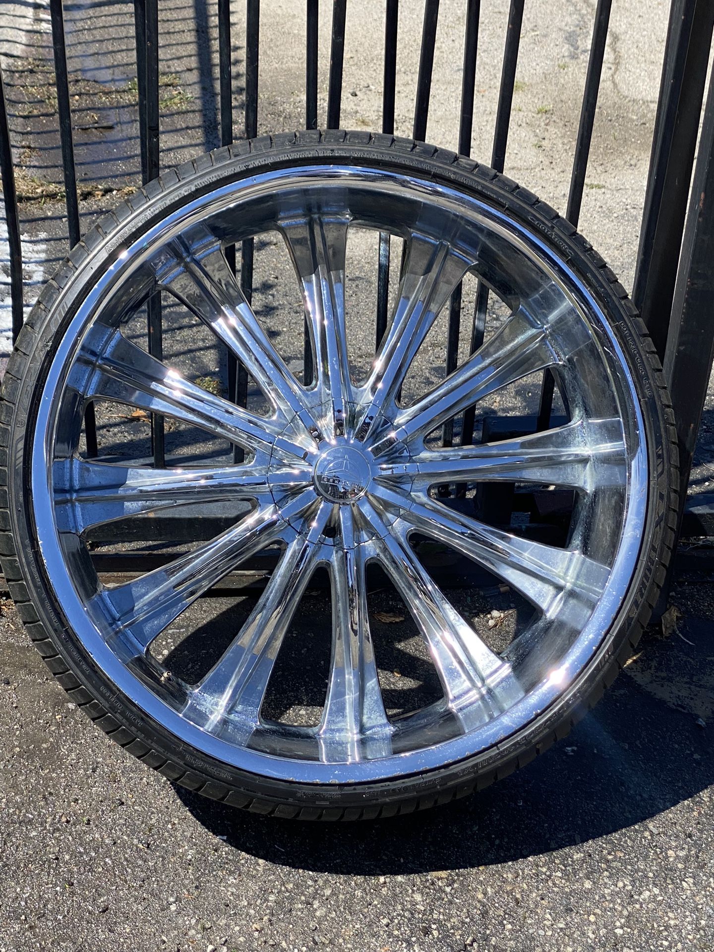 28” Inch Bentchi Rims for Sale in Rialto, CA - OfferUp