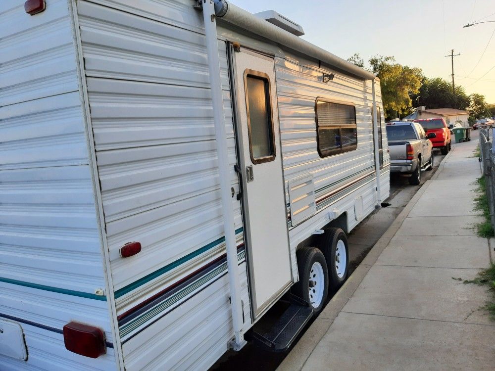 98 Sierra Travel Trailer for Sale in Farmersville, CA - OfferUp