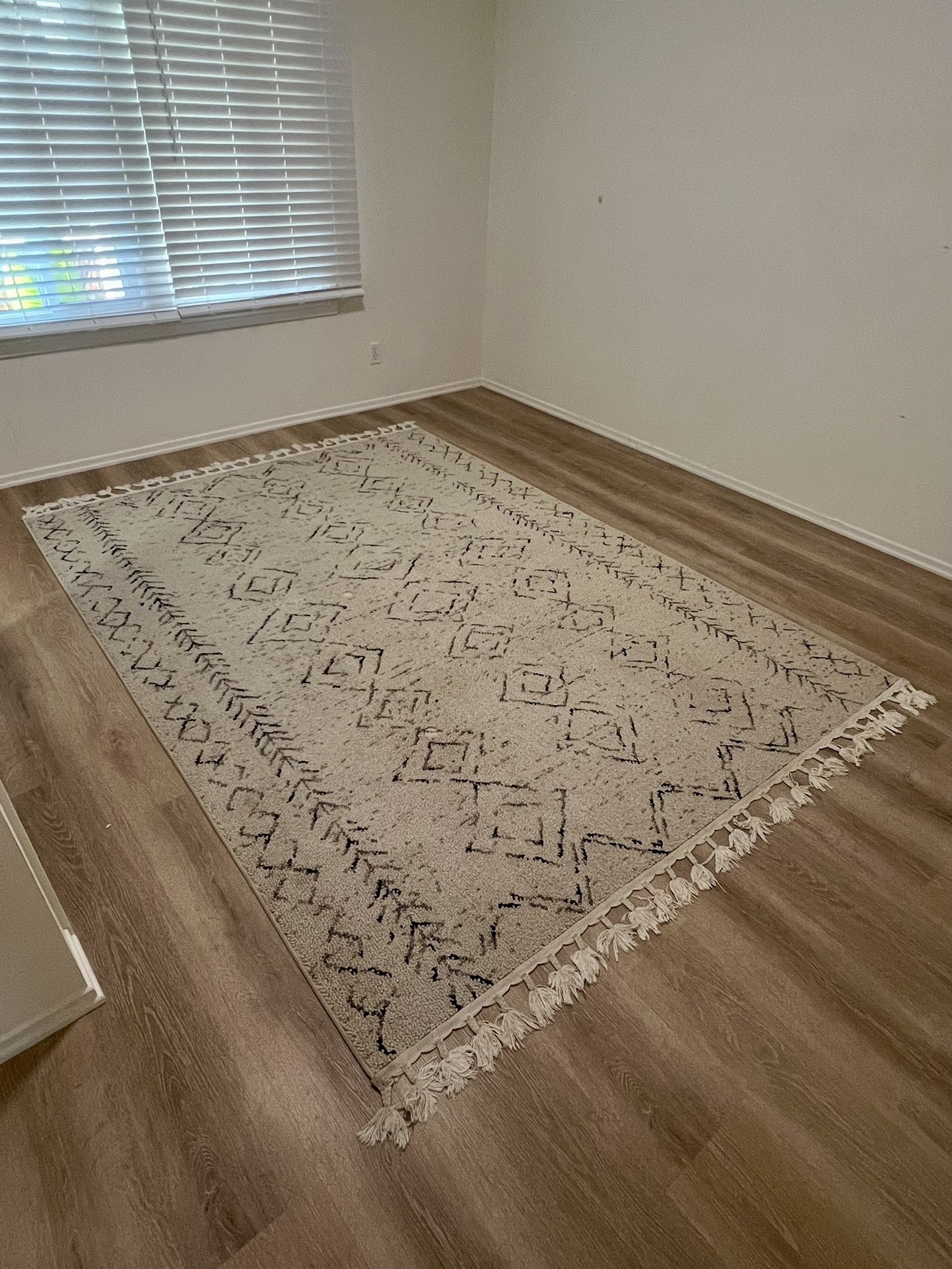 Ivory Moroccan Rug 6x9 for Sale in Los Angeles, CA - OfferUp