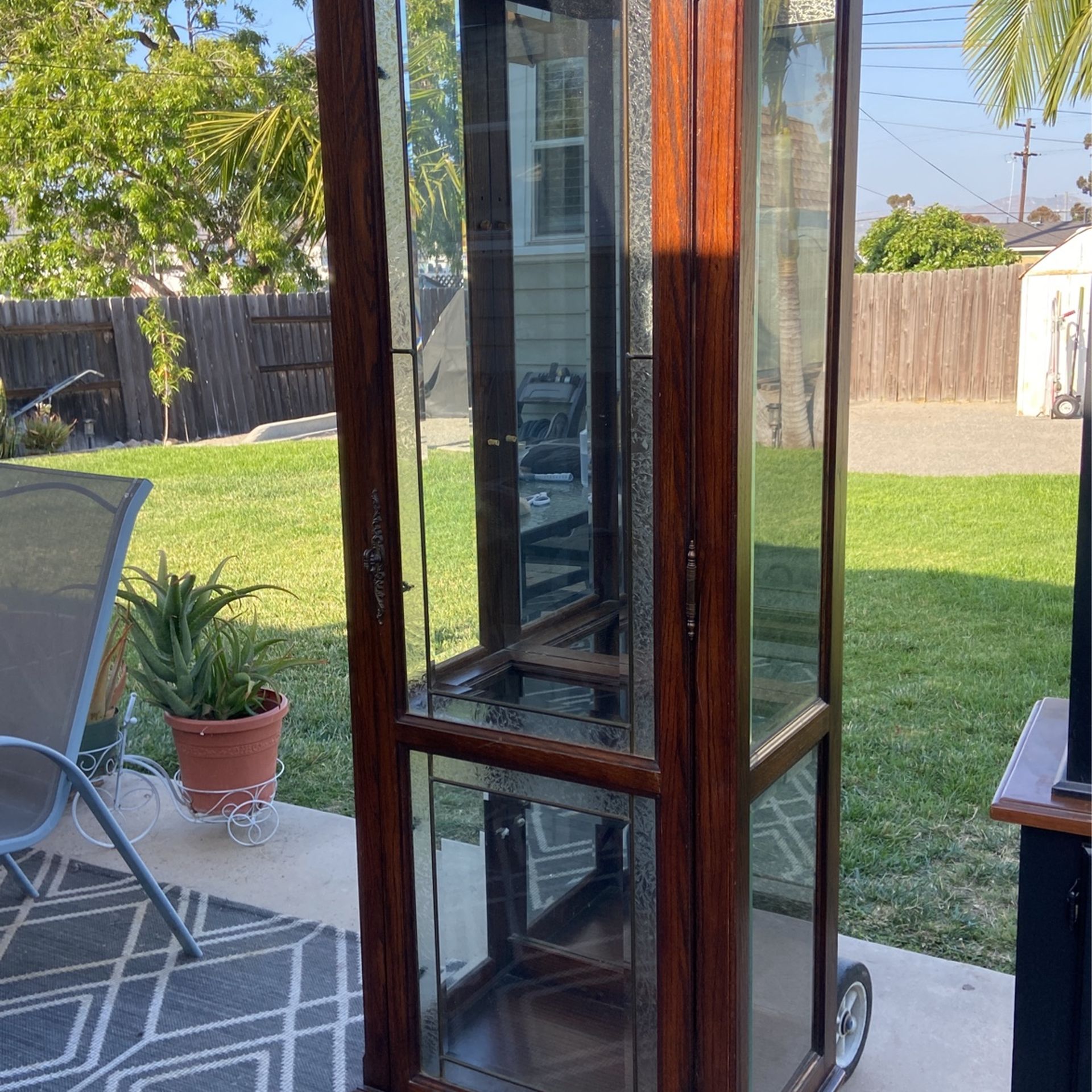 Lighted Curio Cabinet for Sale in El Cajon, CA - OfferUp