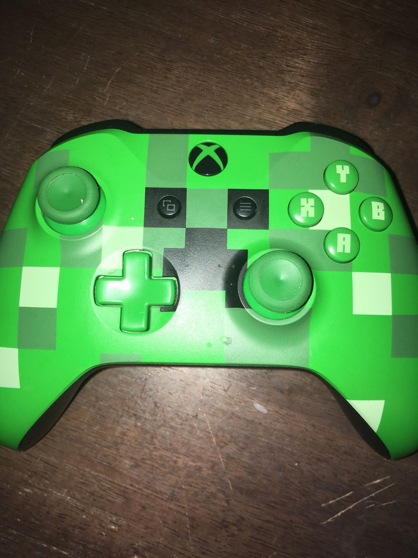 Minecraft Xbox Controller READ DESCRIPTION for Sale in Tempe, AZ - OfferUp