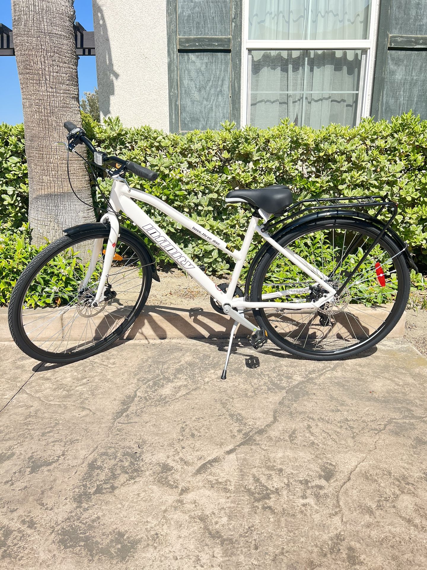 Infinity Boss Three Unisex Step Through Bike (White) for Sale in Santa ...