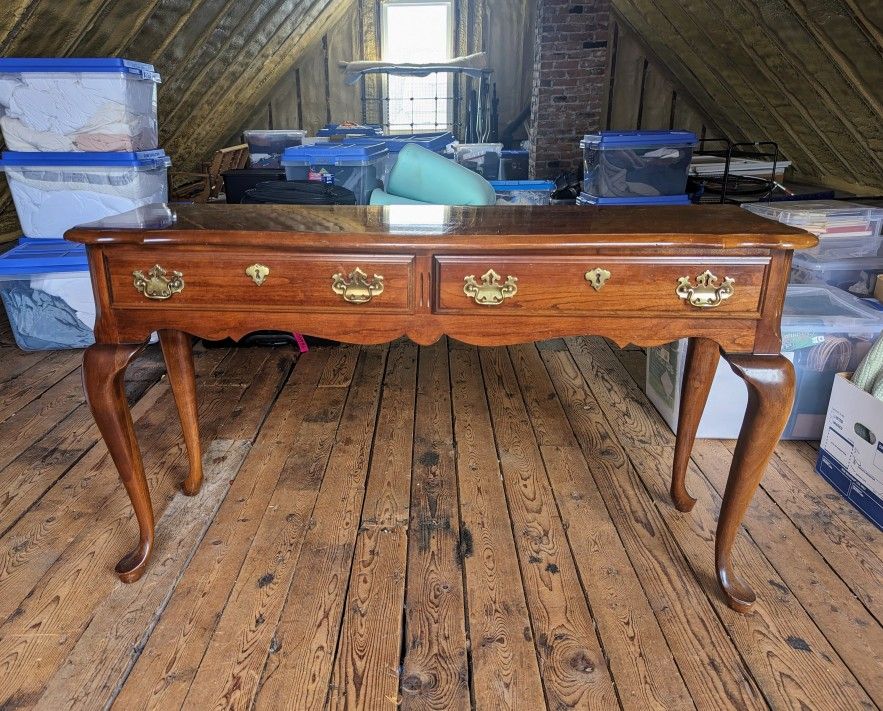 Pennsylvania House Queen Anne Console / Entry Table for Sale in ...