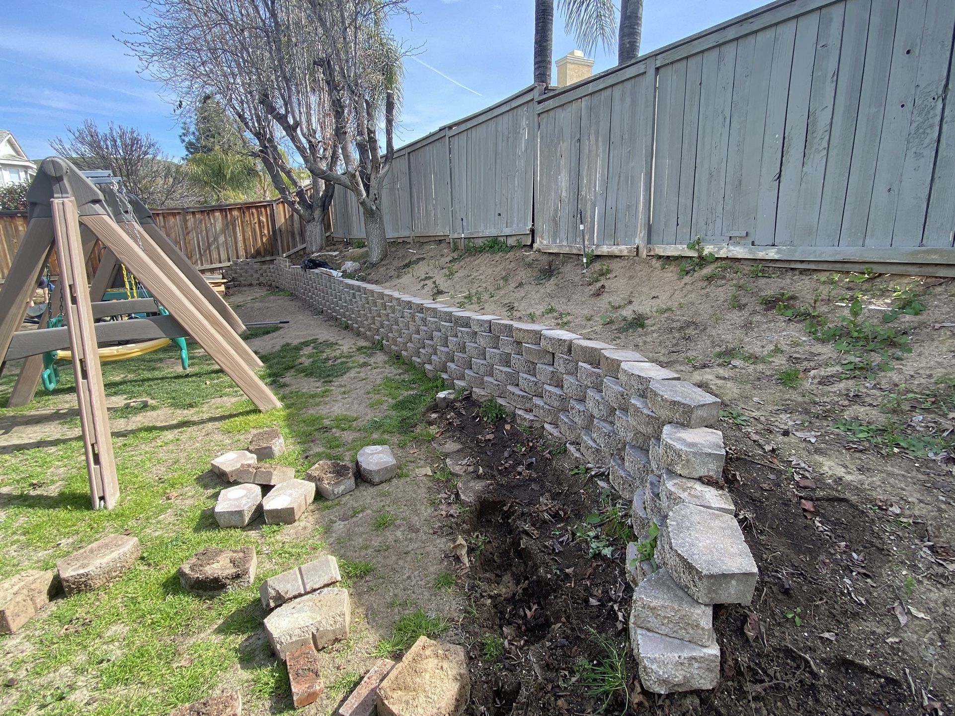 Mortarless Retaining Wall, FREE for Sale in Murrieta, CA - OfferUp