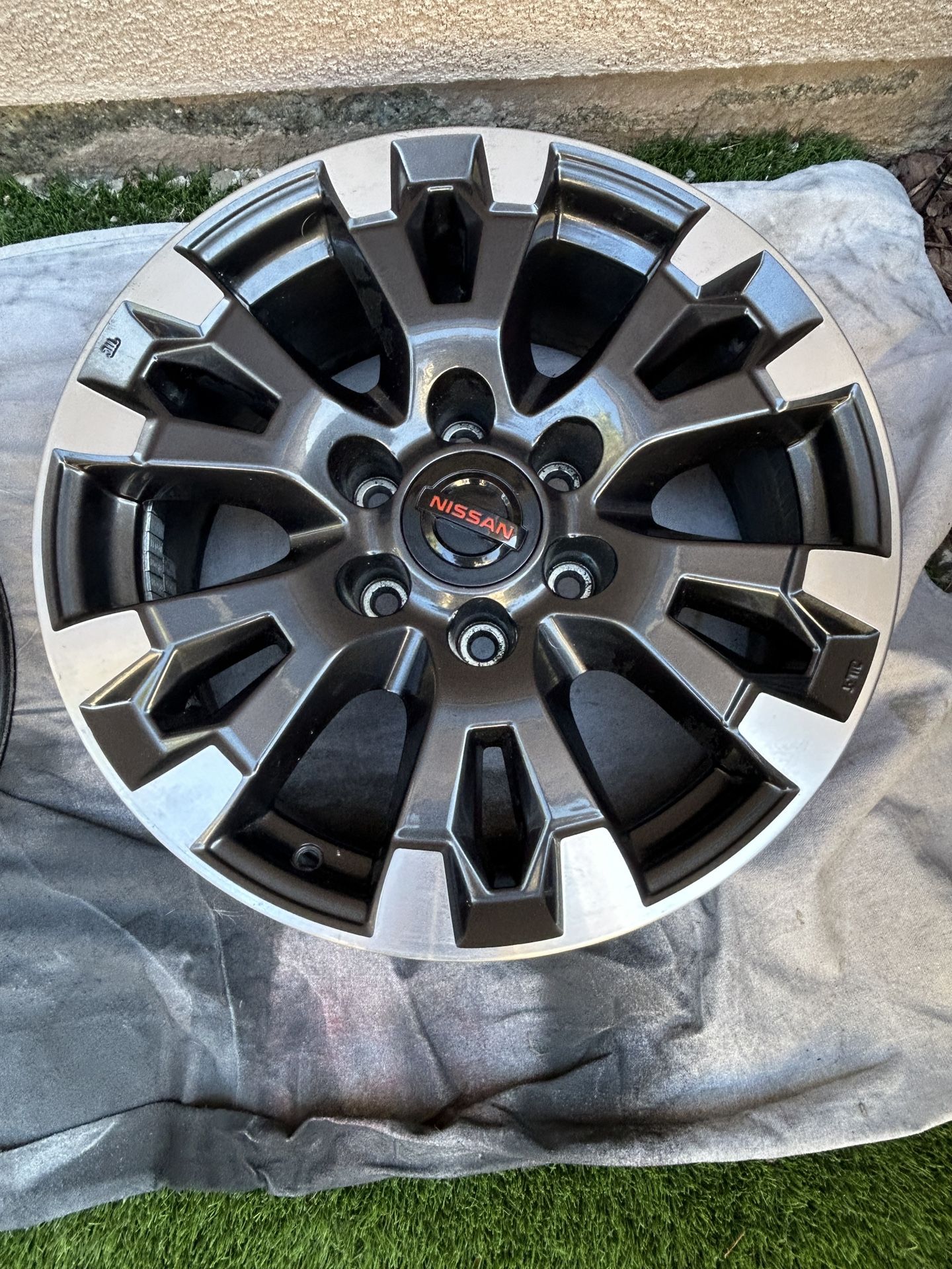Nissan Titan Pro4X OEM Factory Wheels 18" for Sale in San Marcos, CA ...