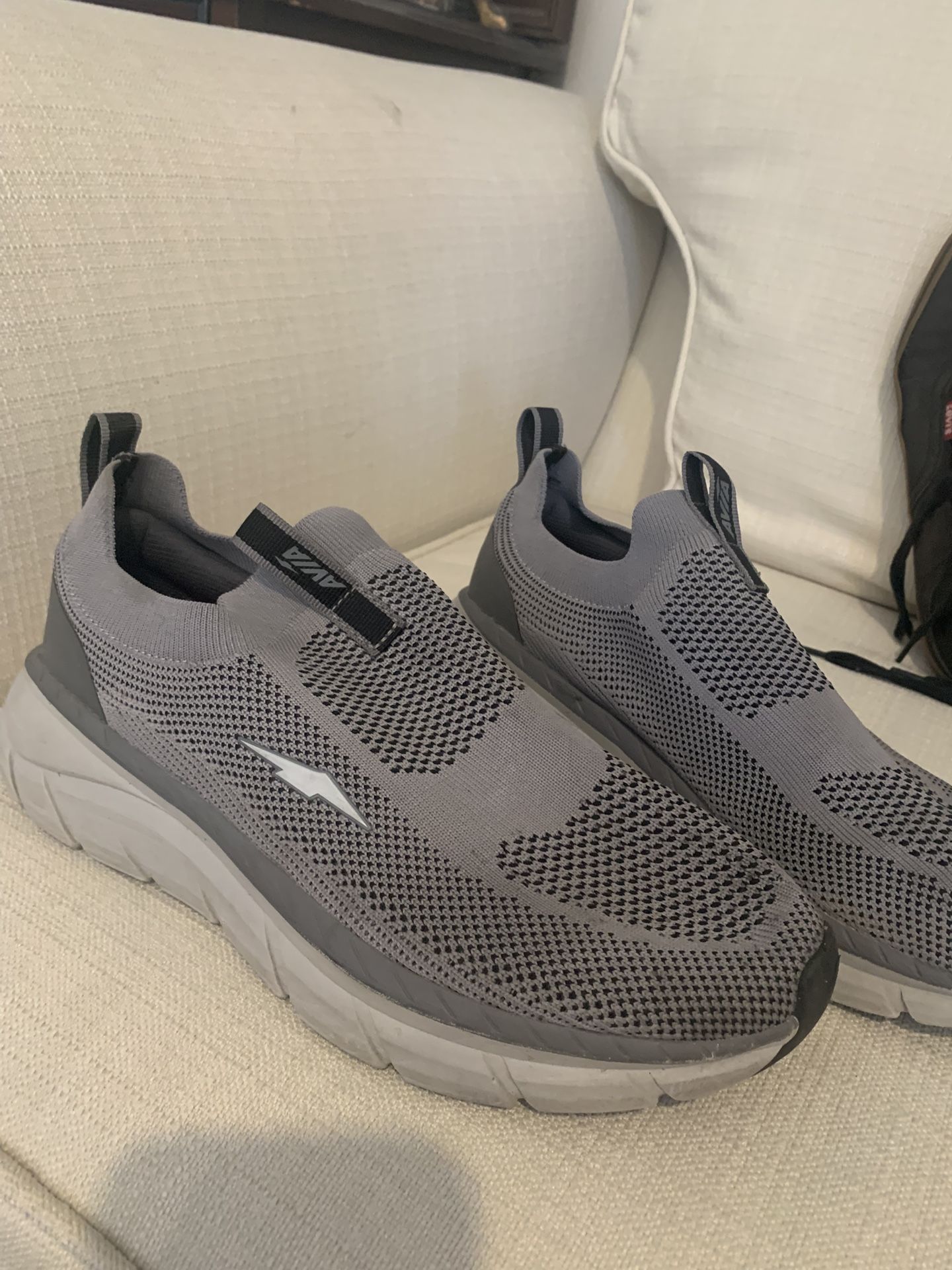 AVIA Gray Slip On Joggers Men’s 8.5 for Sale in Norwalk, CA - OfferUp