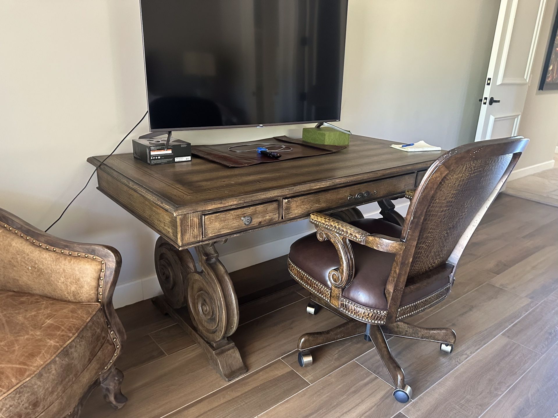 Hooker Rhapsody Writing Desk for Sale in Scottsdale, AZ - OfferUp