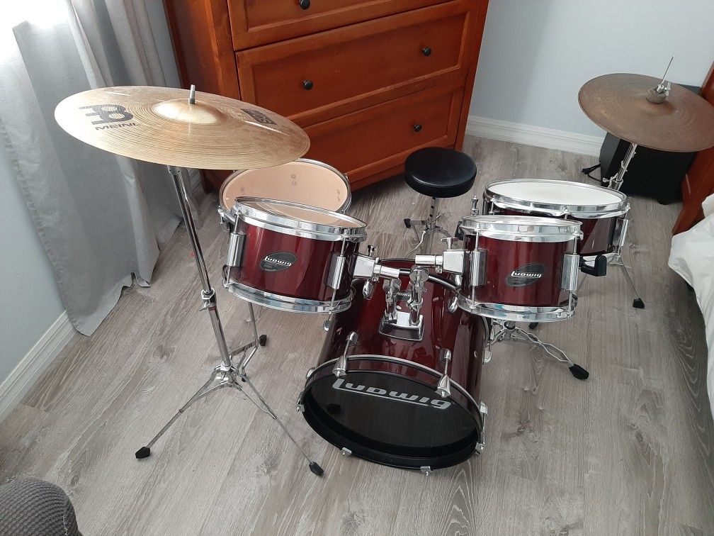 Ludwig Startet drum kit...includes bass, snare, double mounted toms ...