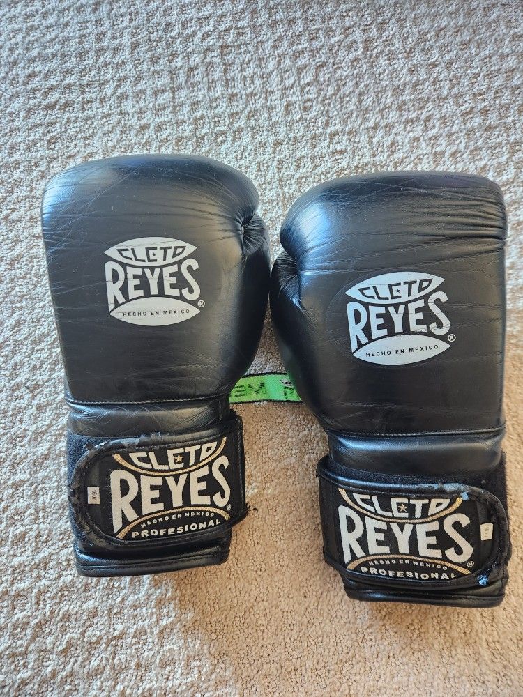 Cleto Reyes Boxing Gloves for Sale in San Diego, CA - OfferUp