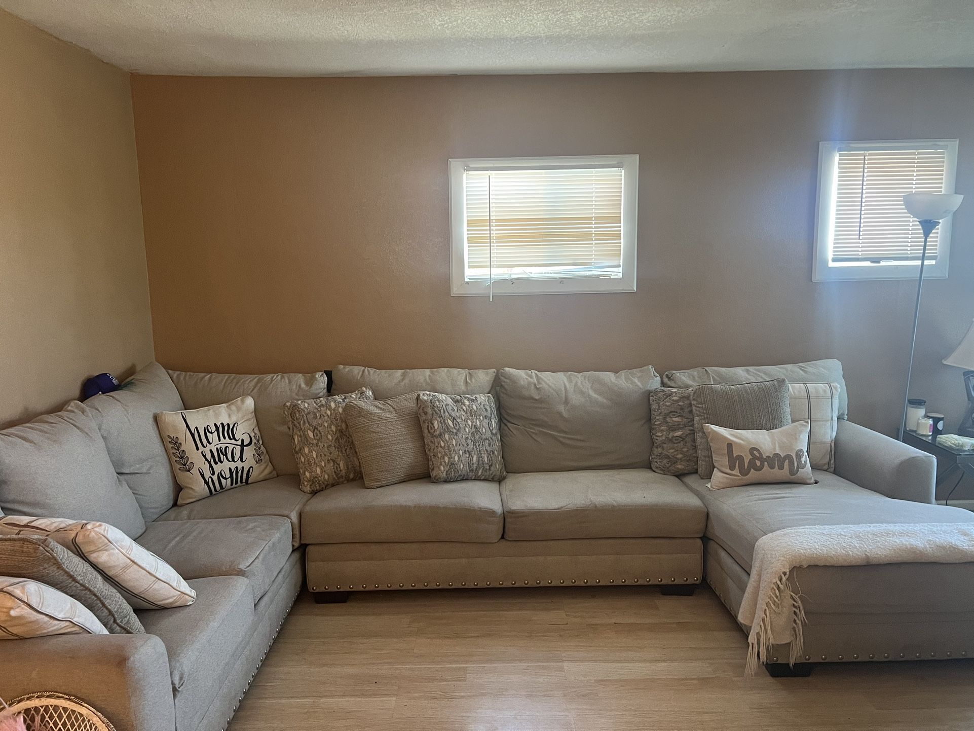 L Shape With Chaise beige Comfy Couch for Sale in Las Vegas, NV - OfferUp