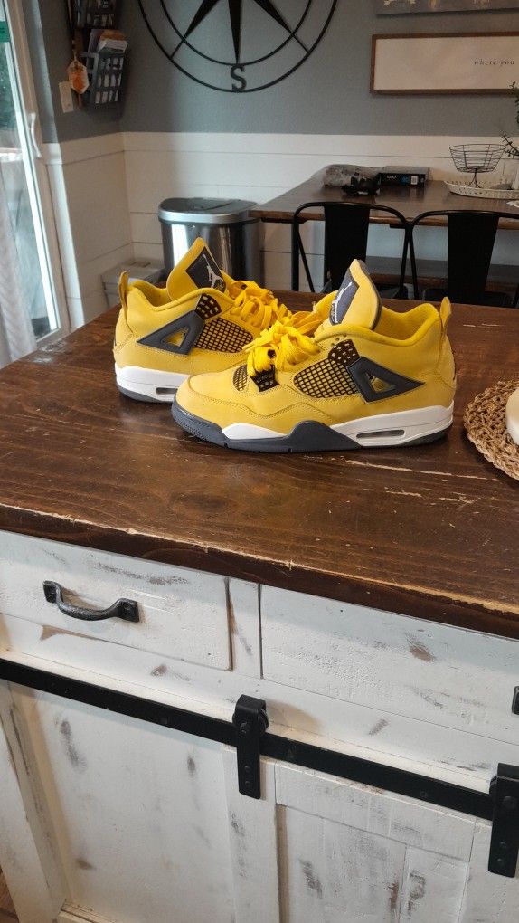 jordan 4 lighting for Sale in Puyallup, WA - OfferUp