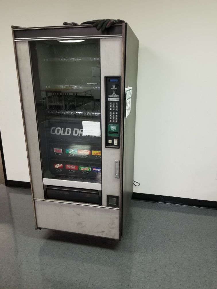 Vendí Machine for Sale in Fountain Valley, CA - OfferUp