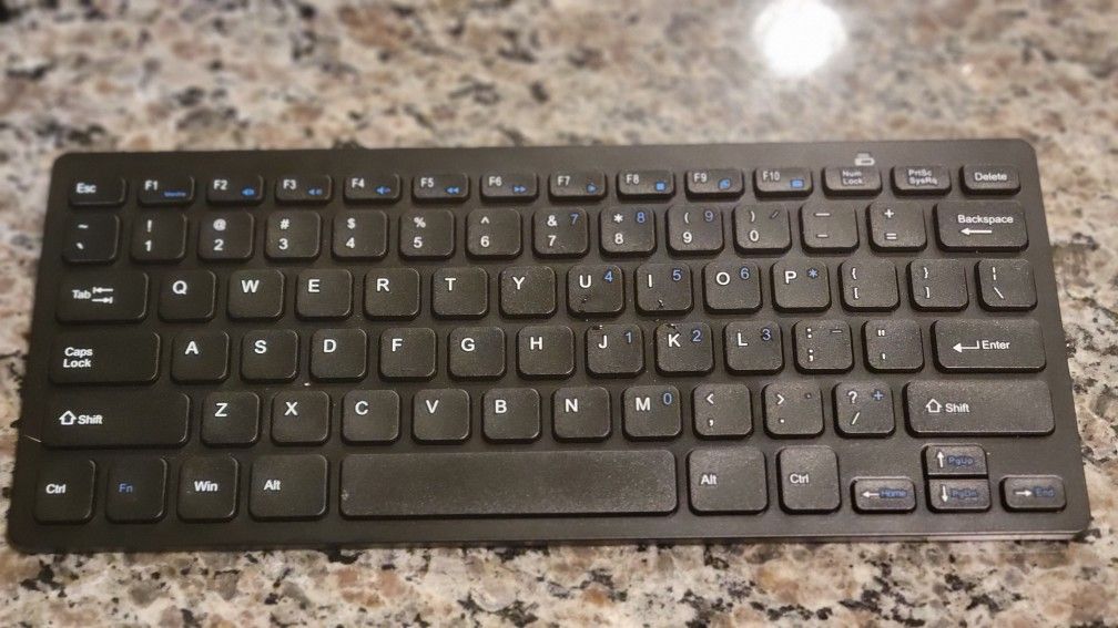 Wireless Keyboard - Free for Sale in Bothell, WA - OfferUp