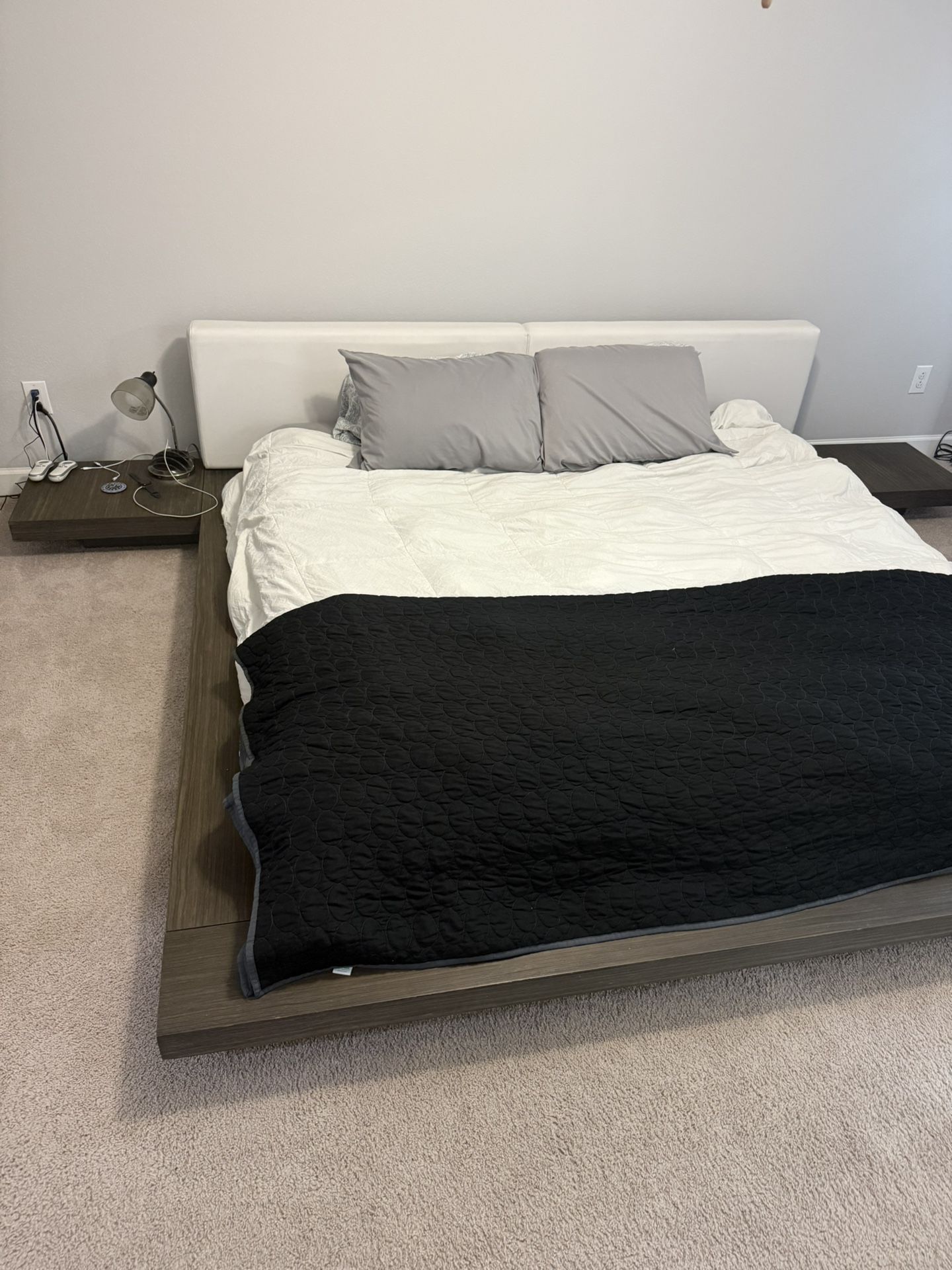 King Modloft Platform Bed for Sale in Tampa, FL - OfferUp