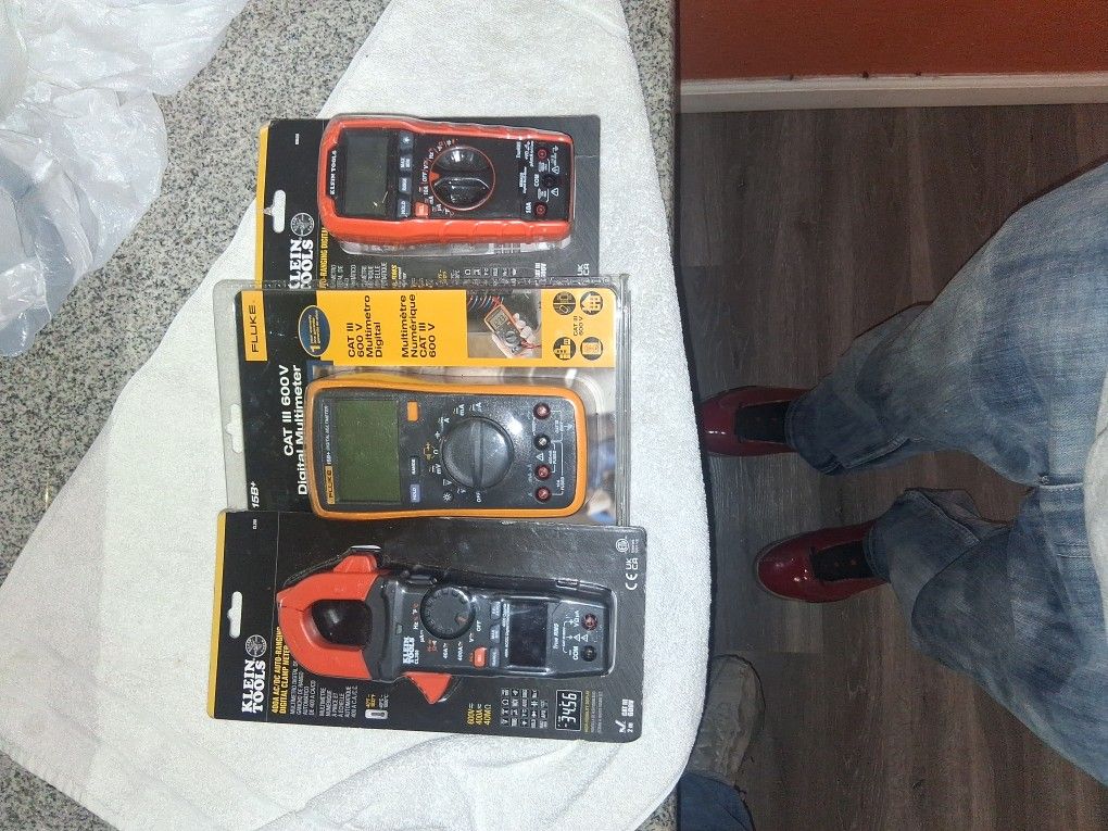 Klein 400amp Digital Clamp Meter, Fluke 600v Digital Multimeter, Klein 600v Auto Hanging ...