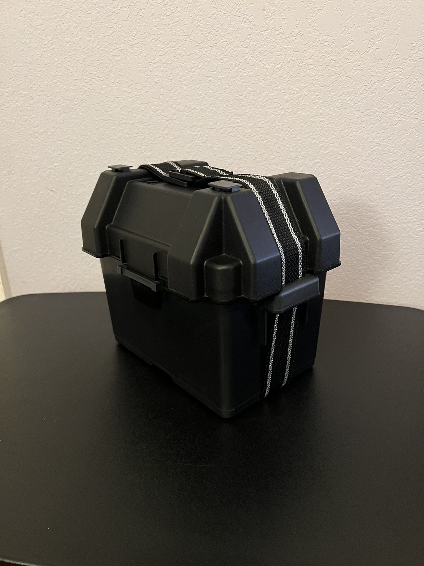 Interstate 12V 12 Amp Hour Battery With Noco U1 Battery Box & .25” F2 ...