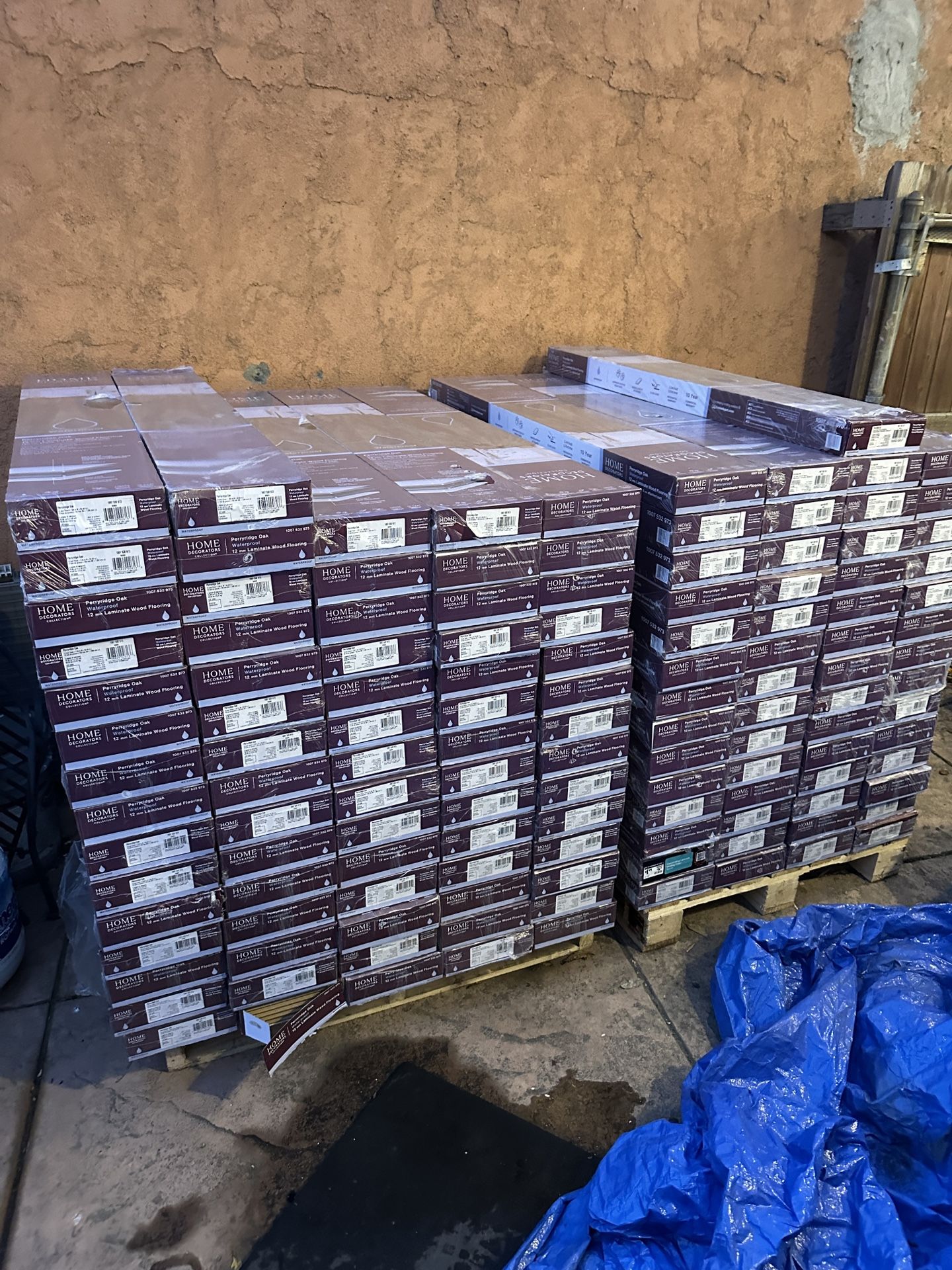 Home decorators collection Perryridge oak waterproof click lock padding ...