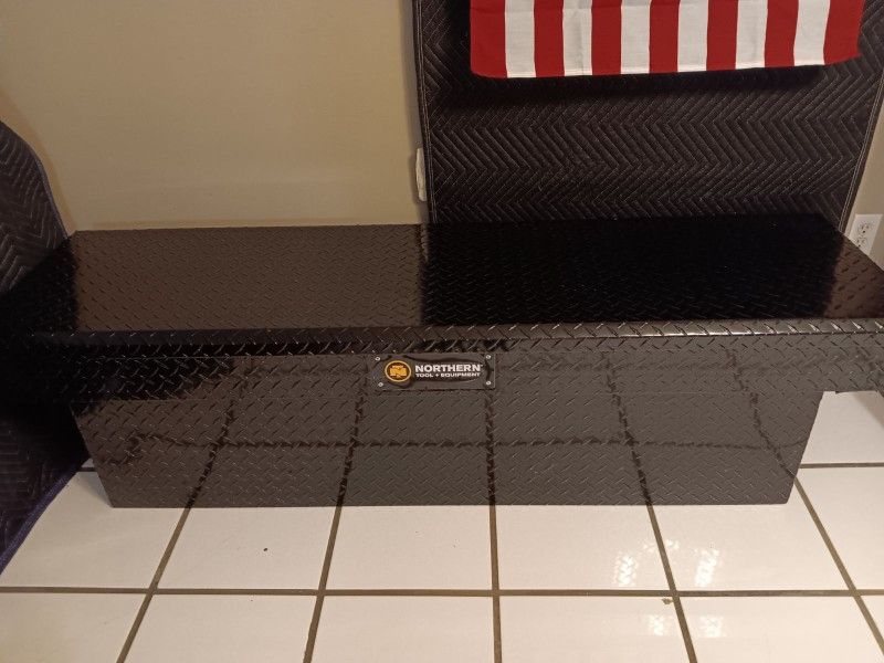 Northern Tool Box For Pickup Truck for Sale in Patterson, LA - OfferUp