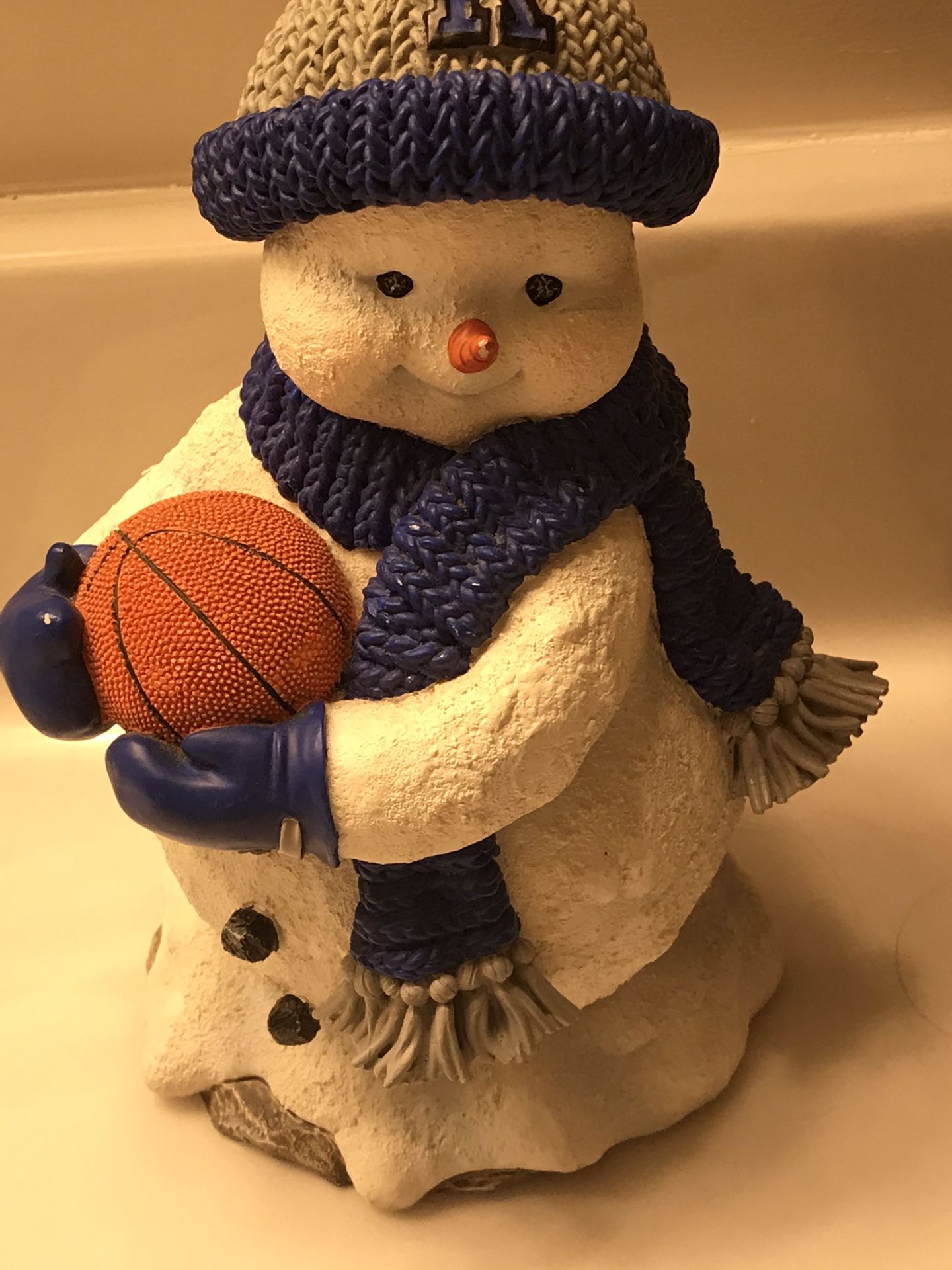 The University of Kentucky Wildcats Ridgewood Collection winter snowman ...