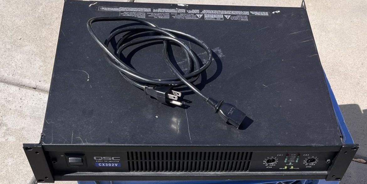 Qsc Power Amplifier cx302v Works very well Similar to jbl ADJ DMX cable ...
