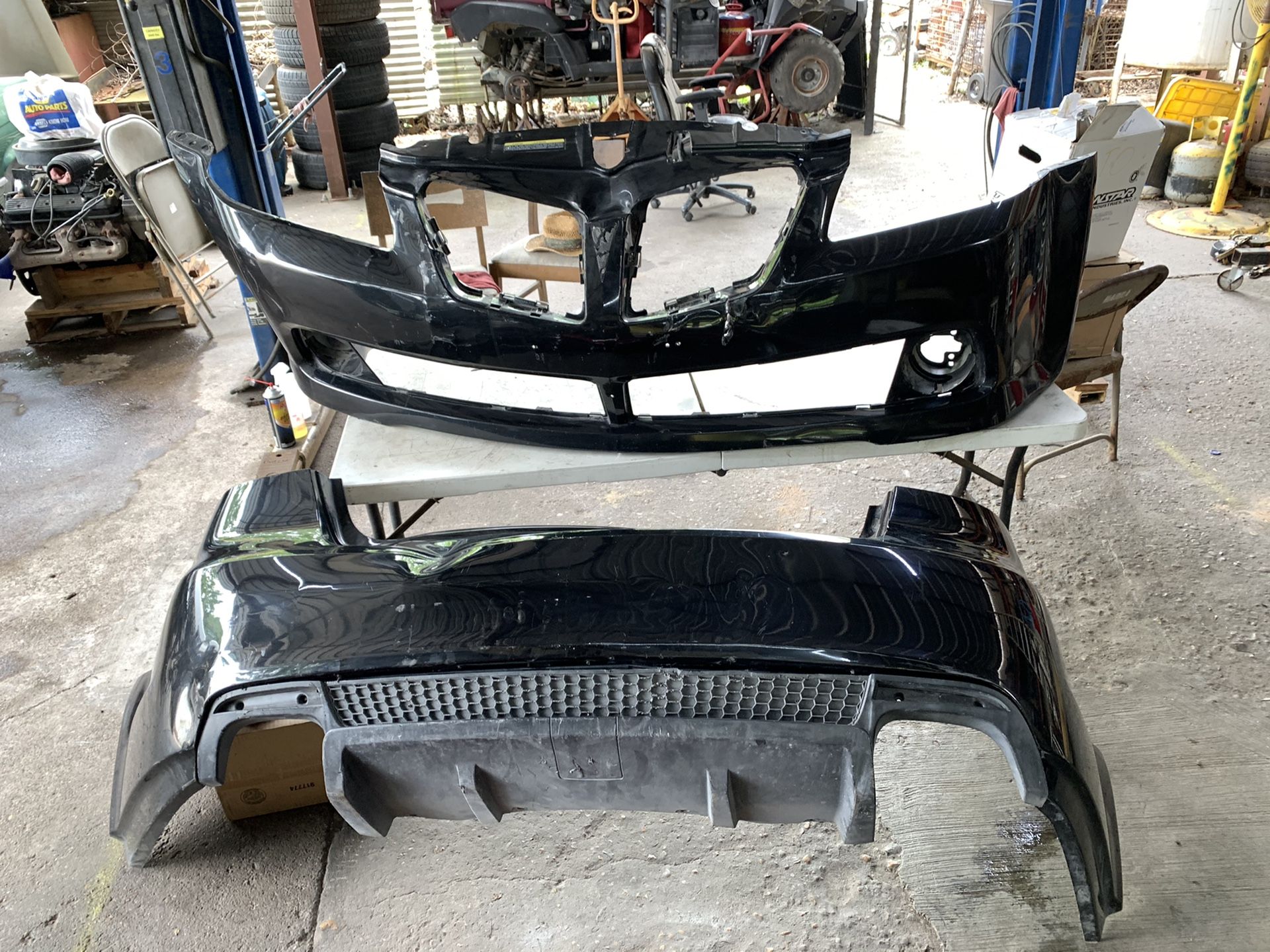 Pontiac G8 GT Rear Bumper Damaged for Sale in Pasadena, TX - OfferUp