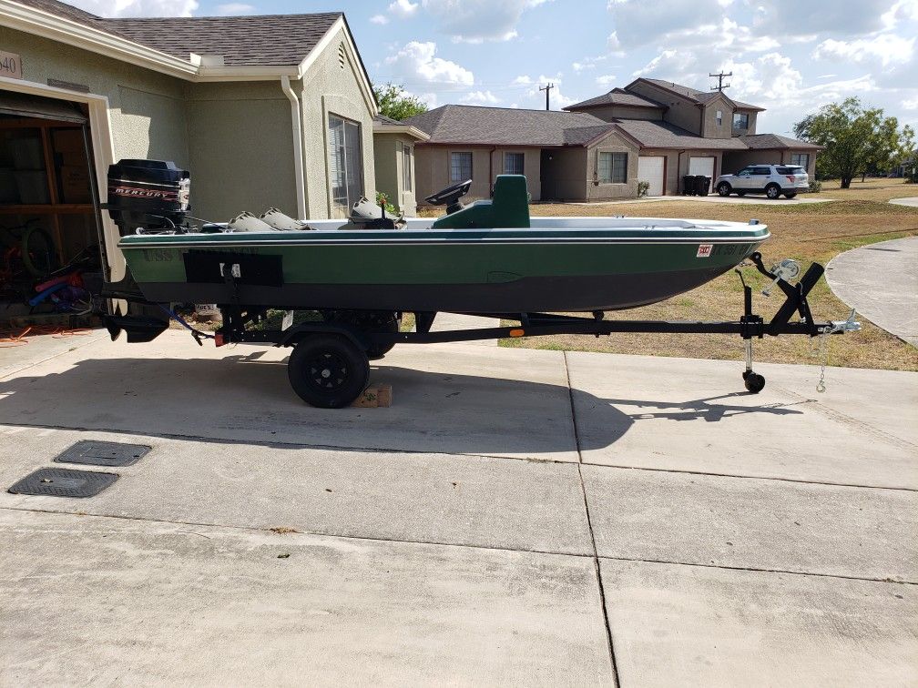 15 foot fishing boat for Sale in FT SM HOUSTON, TX - OfferUp