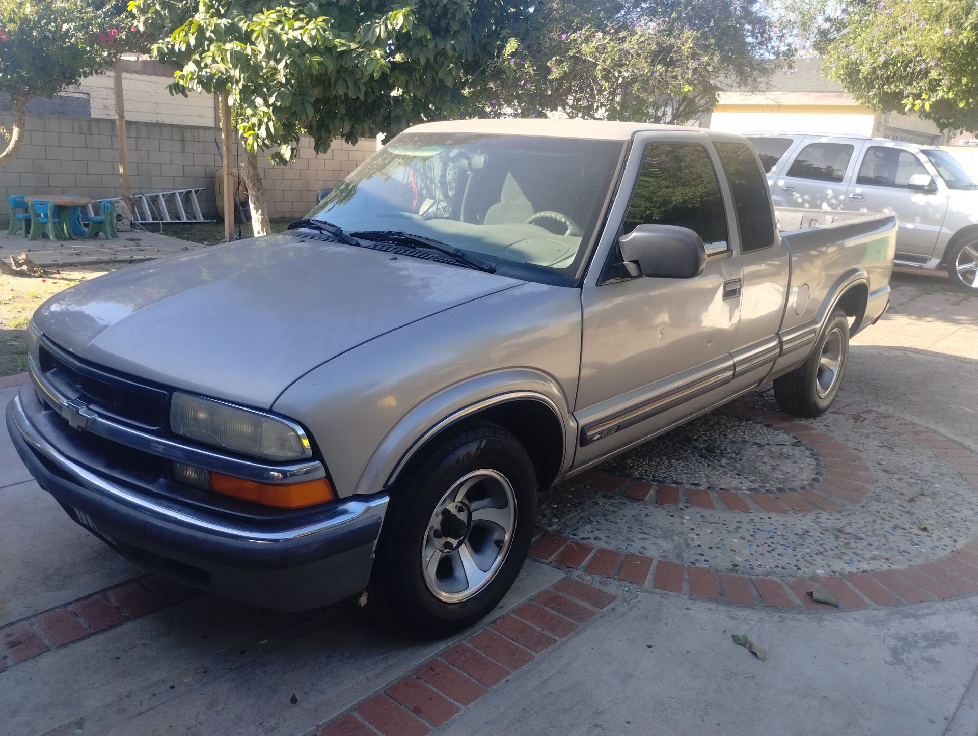 2001 Chevrolet S-10 for Sale in Irwindale, CA - OfferUp