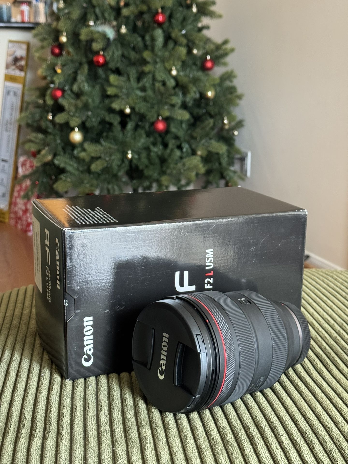 Canon RF 28-70mm f/2L USM — Like New for Sale in Los Angeles, CA - OfferUp